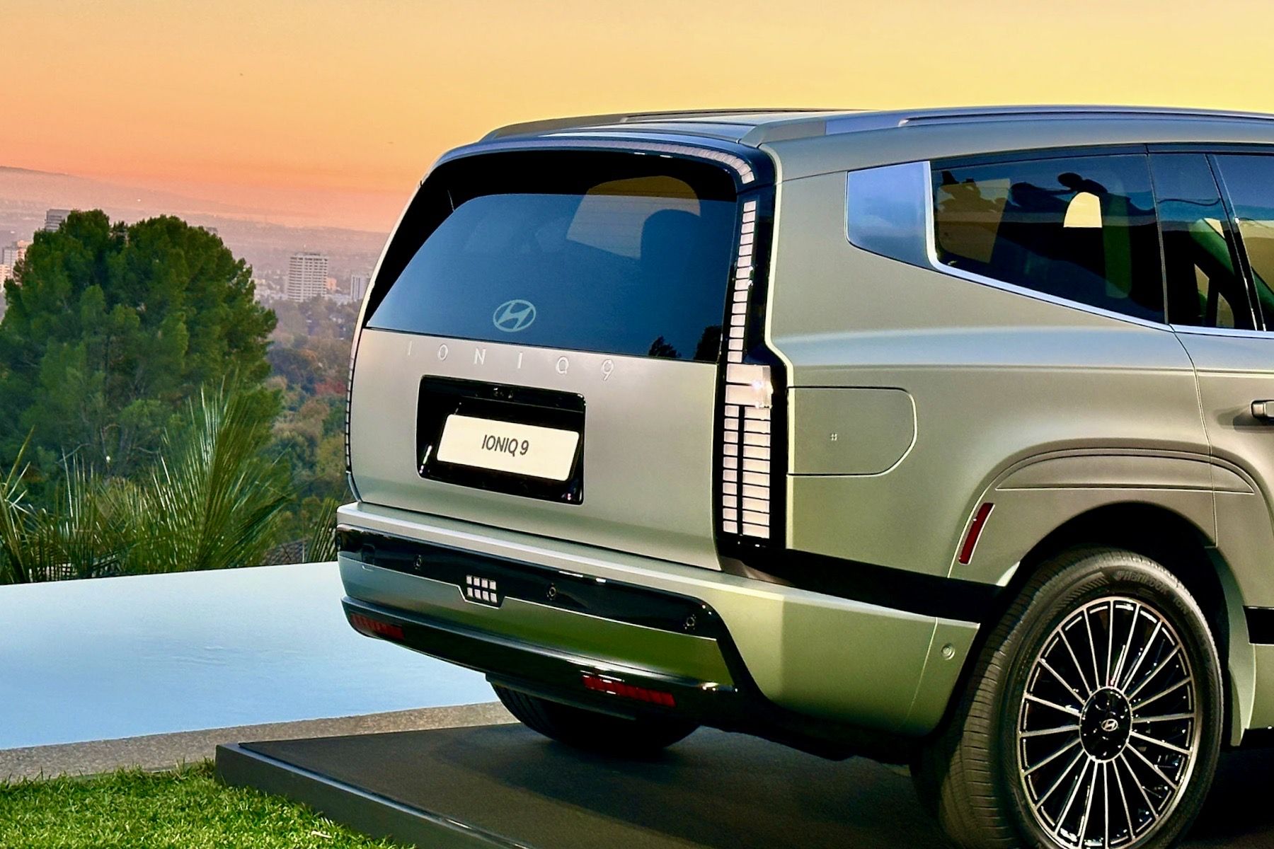 2026 Hyundai Ioniq 9 three-row EV aims for 480-km range | Driving