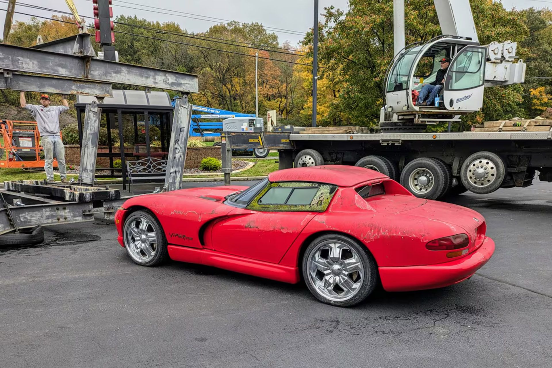 Low-mile 1996 Dodge Viper retrieved from atop dealership sign | Driving