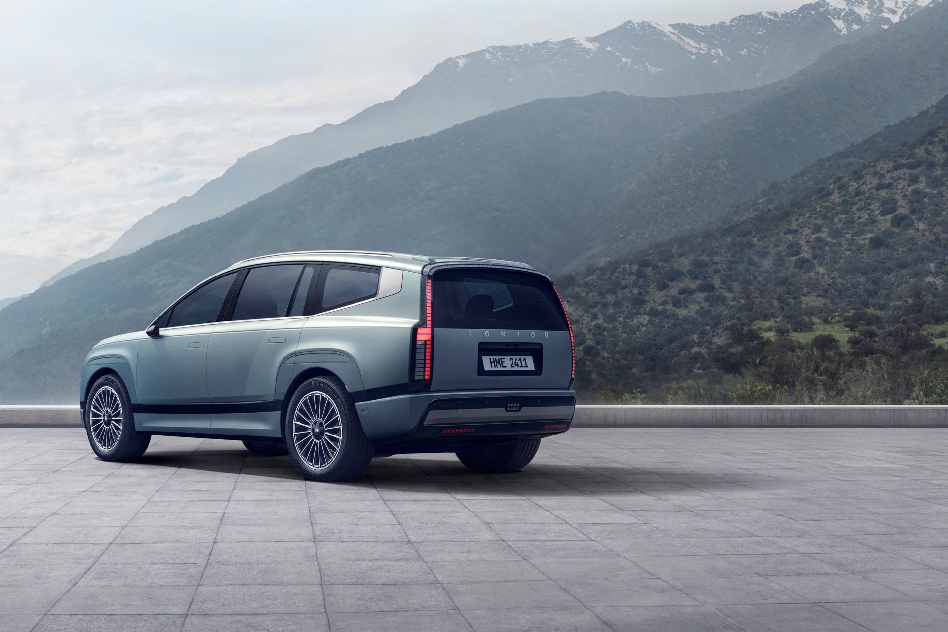 2026 Hyundai Ioniq 9 three-row EV aims for 480-km range | Driving