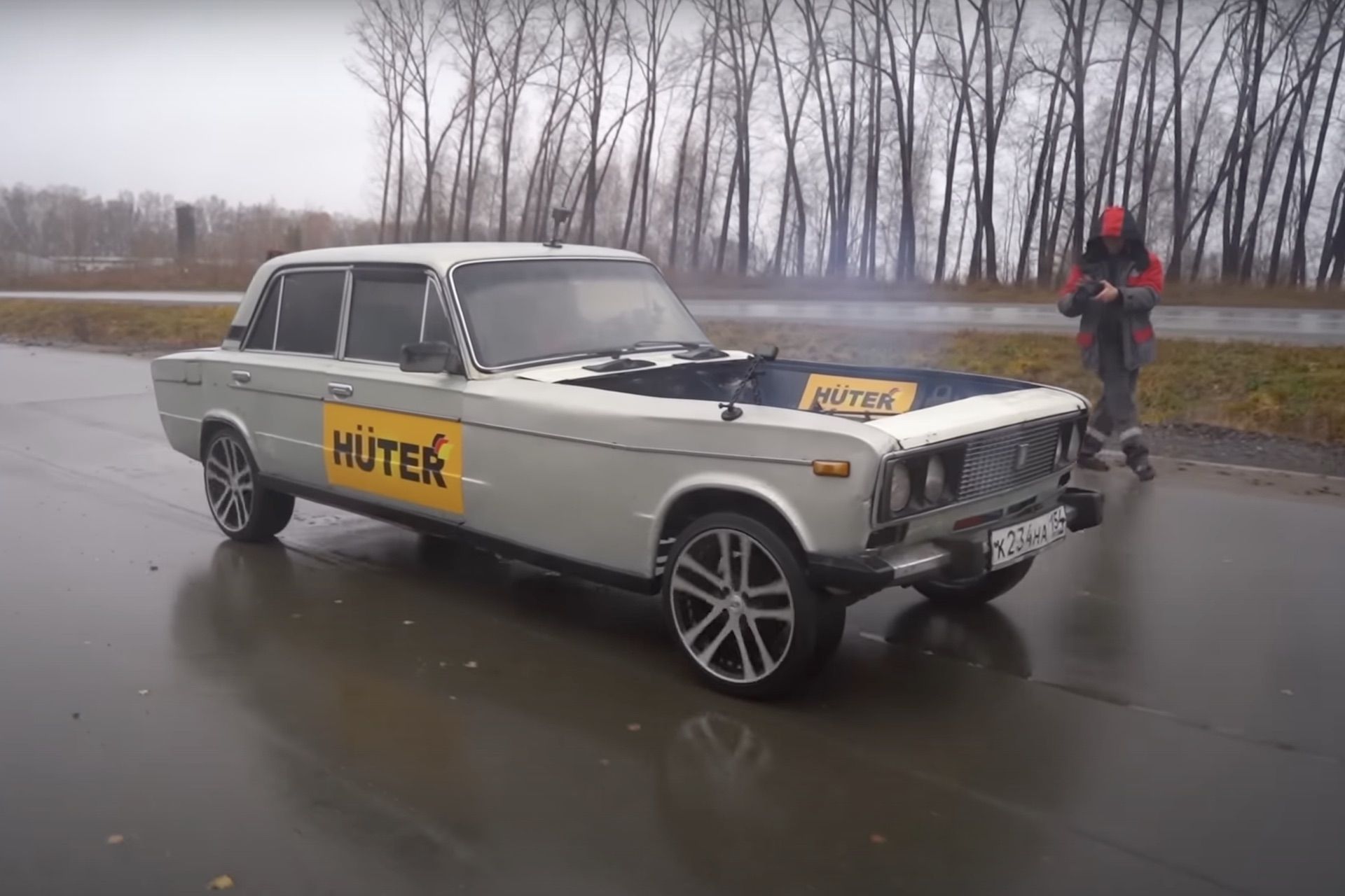 YouTubers build Lada powered by V-16 made from chainsaw motors | Driving