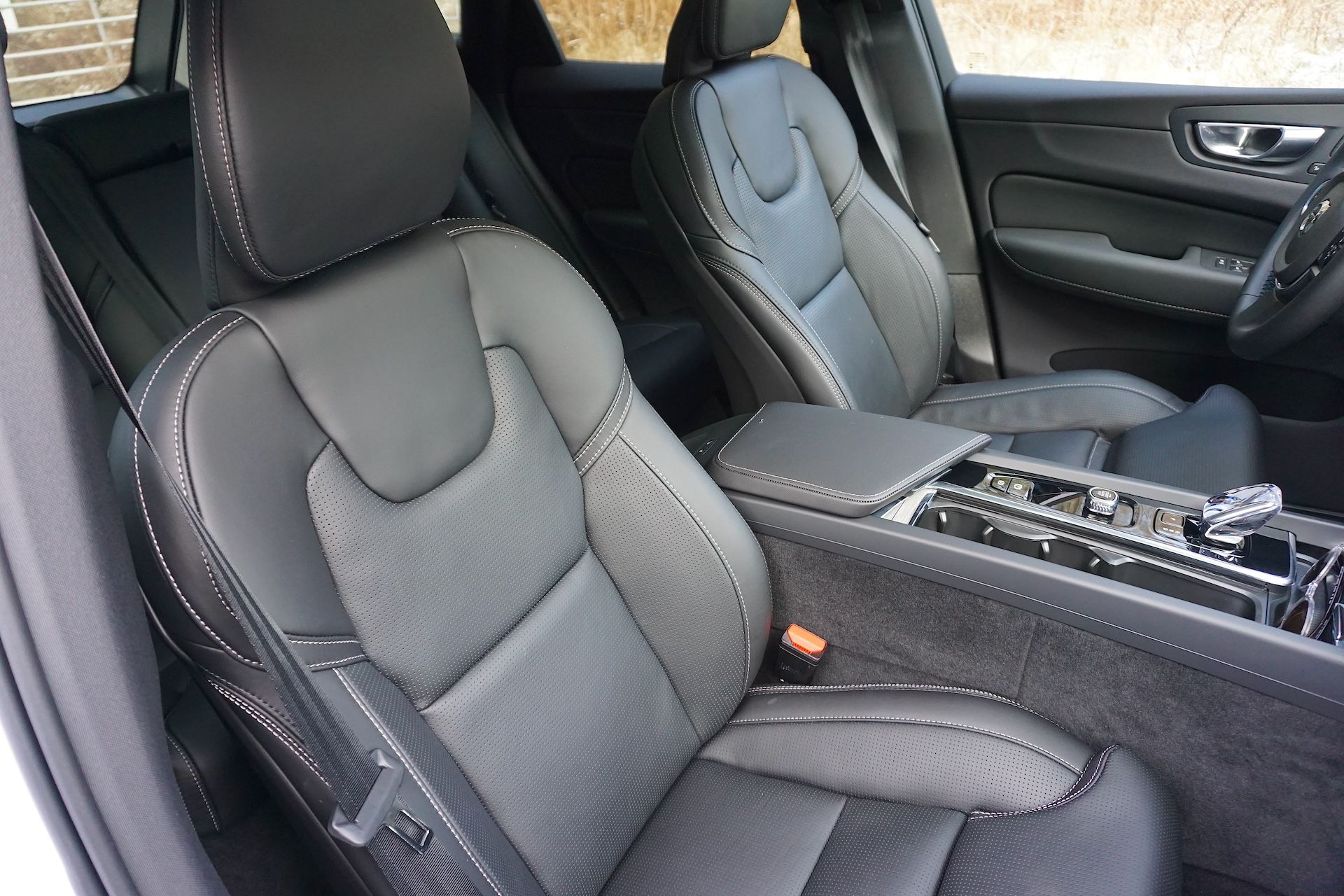 2025 Volvo XC60 Review T8 Plug-In Hybrid - Reviews | Driving