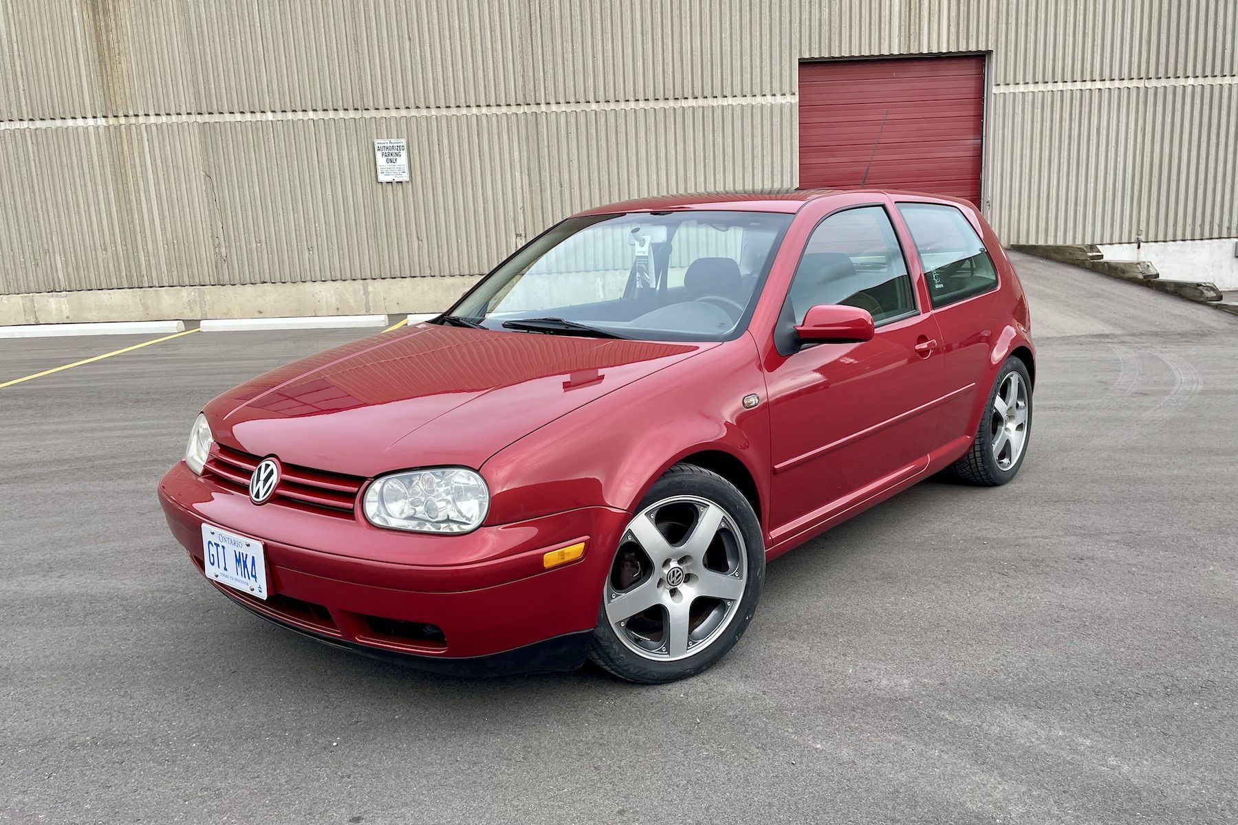 Repainting a 'classic' Mk.4 VW GTI in an AkzoNobel paint booth | Driving