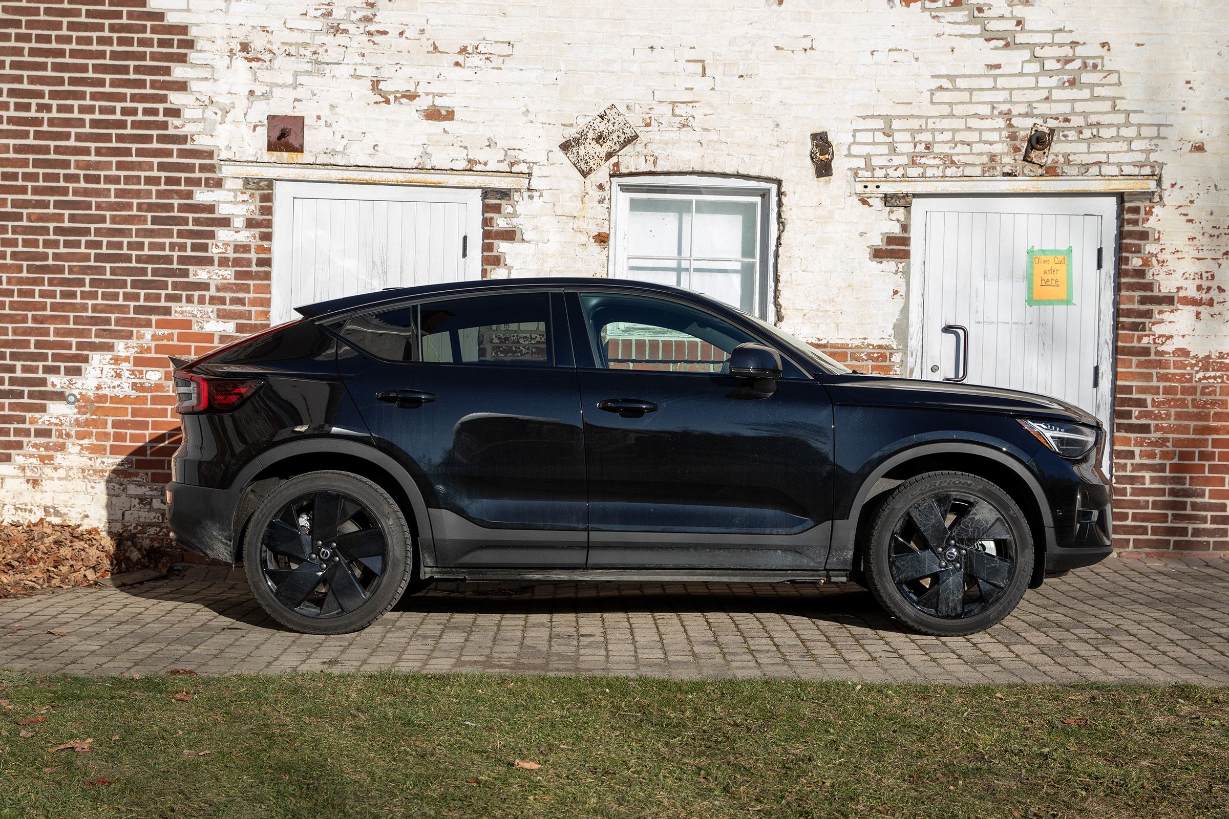 2025 Volvo EC40 EV | Review - Reviews | Driving