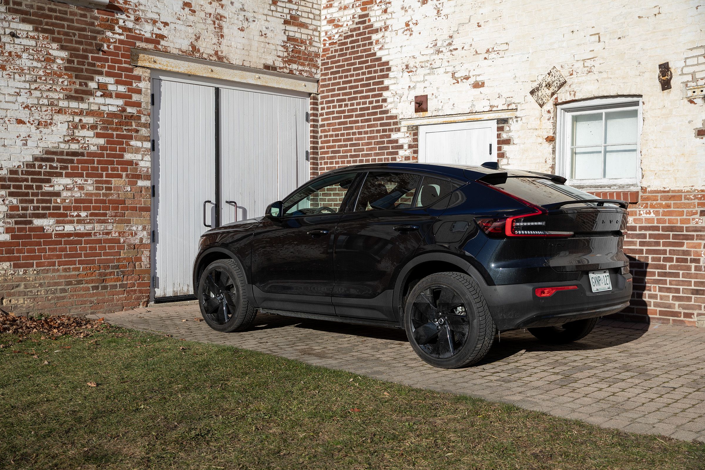 2025 Volvo EC40 EV | Review - Reviews | Driving