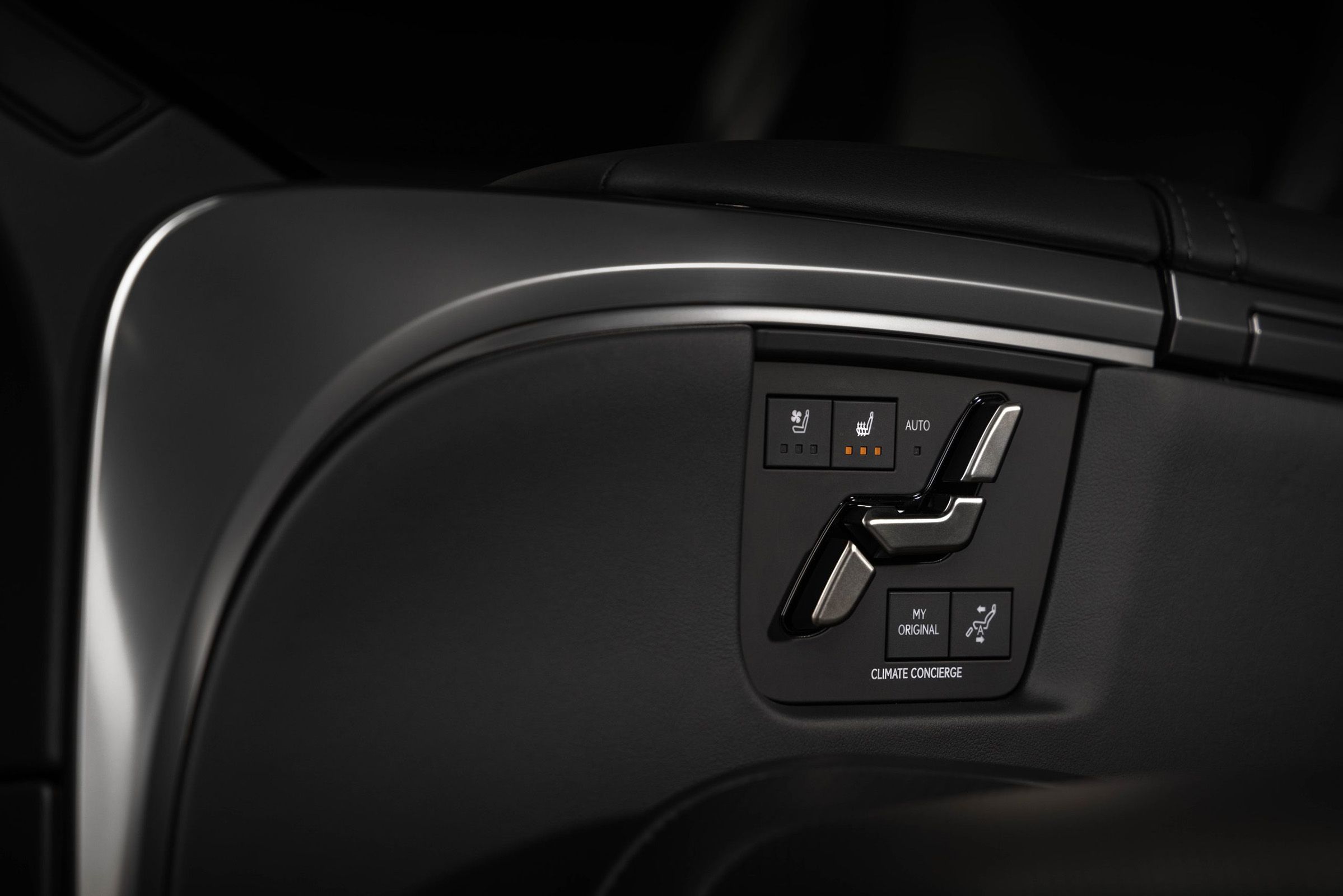 $300k Minivan: 2025 Lexus LM walkaround - Reviews | Driving