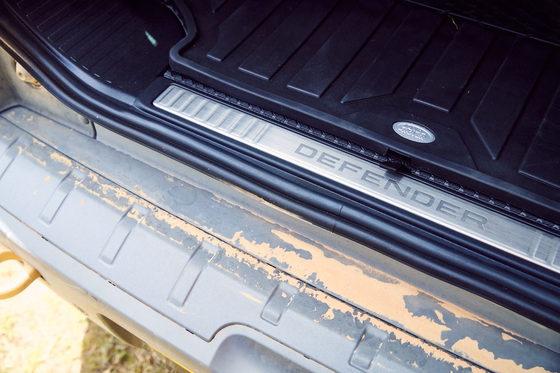 2025 Land Rover Defender Octa | SUV Review - Reviews | Driving