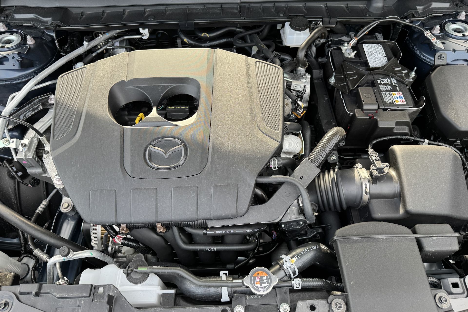 SUV Comparison: 2025 Mazda CX-50 vs 2025 Mazda CX-50 Hybrid - Reviews ...