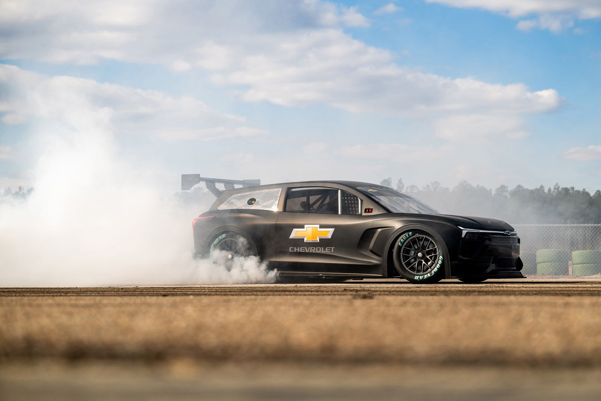 Chevrolet shows off 1,300-hp Blazer EV.R NASCAR prototype | Driving