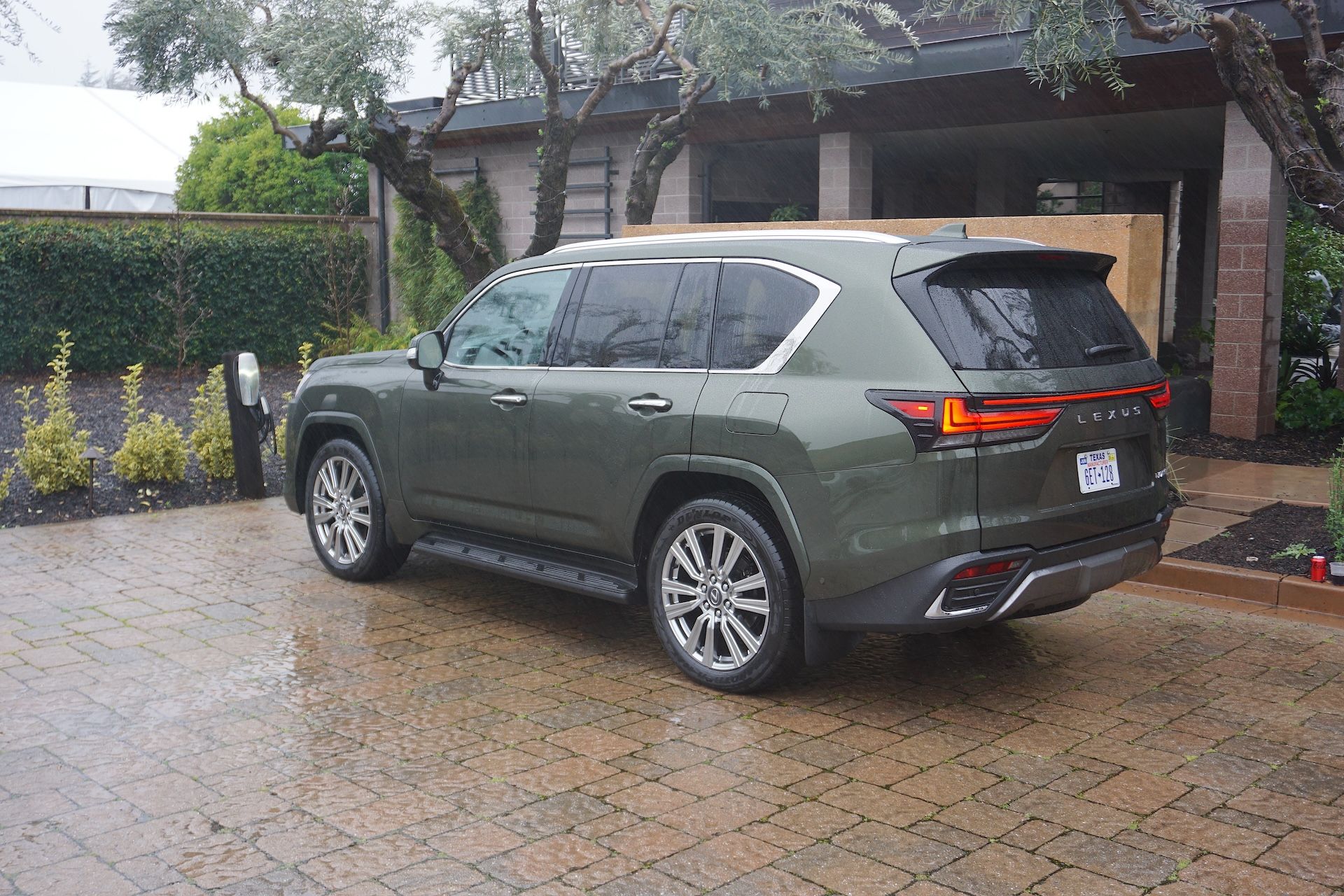 2025 Lexus LX 700h | Luxury SUV Review - Reviews | Driving