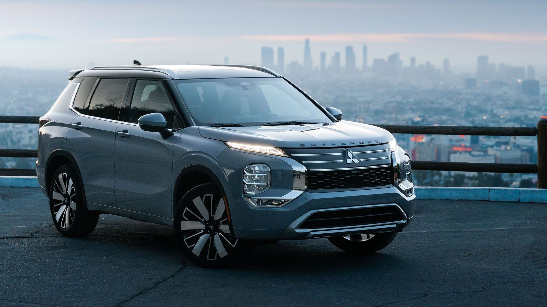 2025 Mitsubishi Outlander | First Drive SUV Review - Reviews | Driving