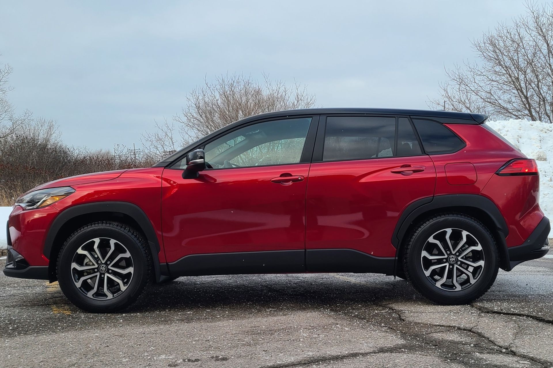 Toyota Corolla Cross Hybrid vs Toyota RAV4 Hybrid : Which model and ...