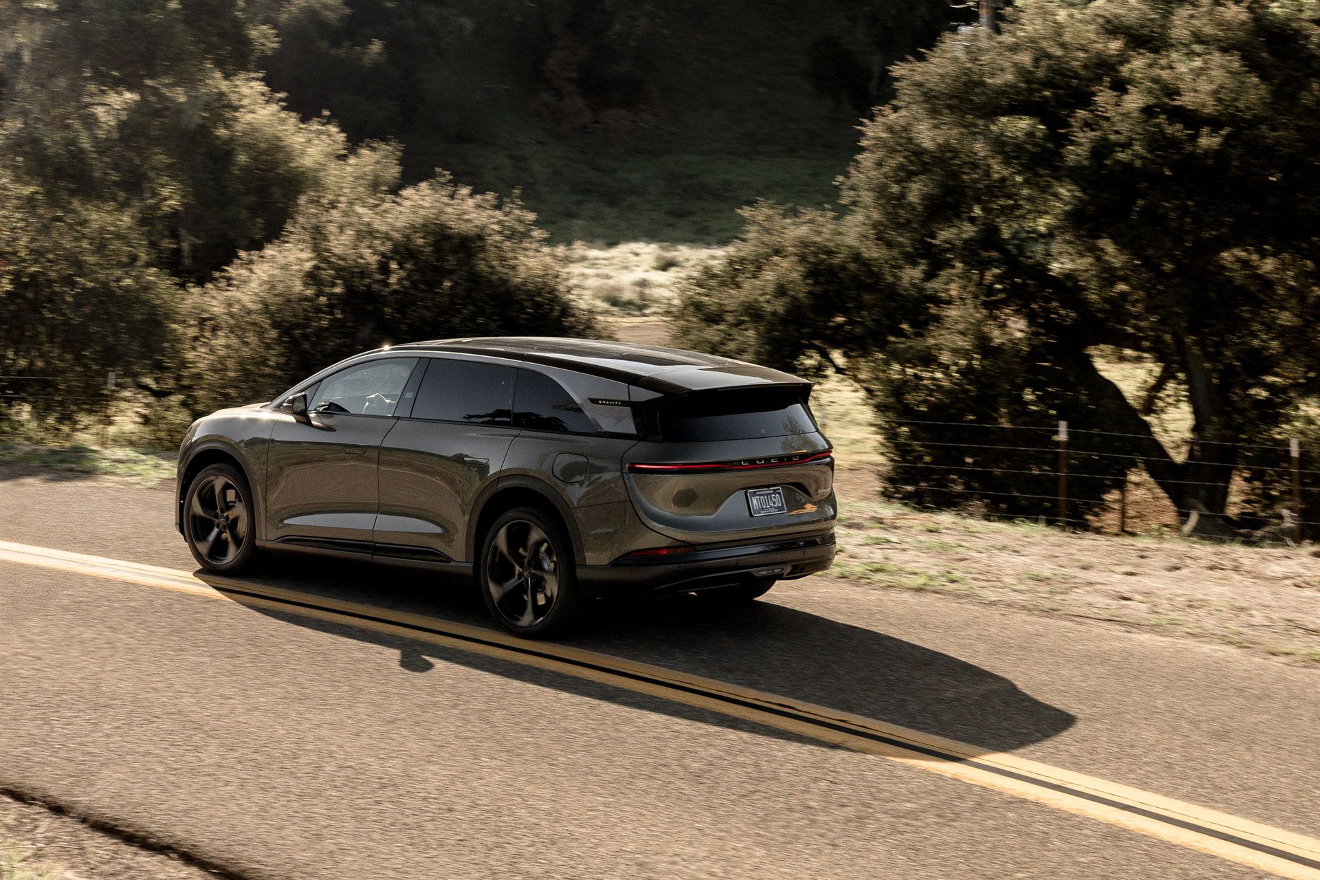 2026 Lucid Gravity rocks zero to 96 km/h in 3.4 seconds - Reviews | Driving