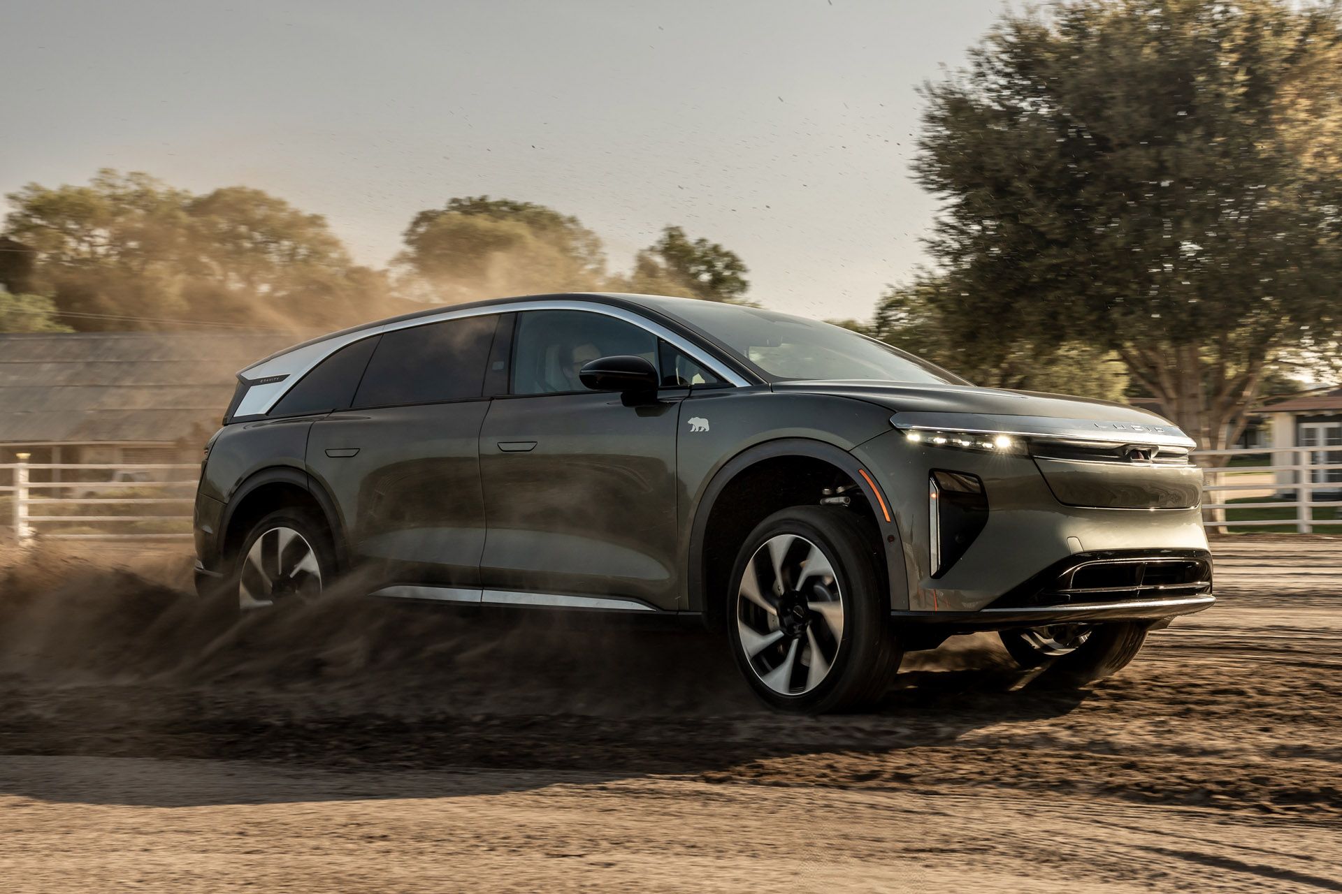 2026 Lucid Gravity rocks zero to 96 km/h in 3.4 seconds - Reviews | Driving
