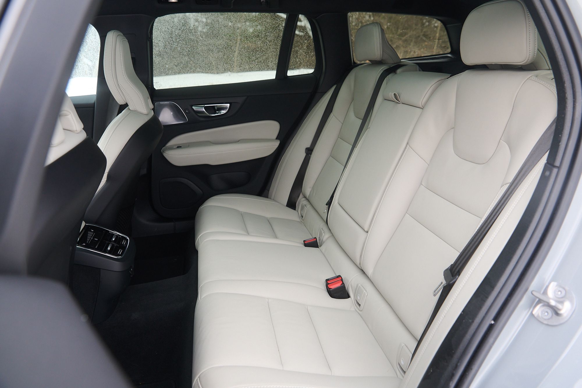 2025 Volvo XC60 vs V60 Cross Country: Which should you buy? - Reviews ...