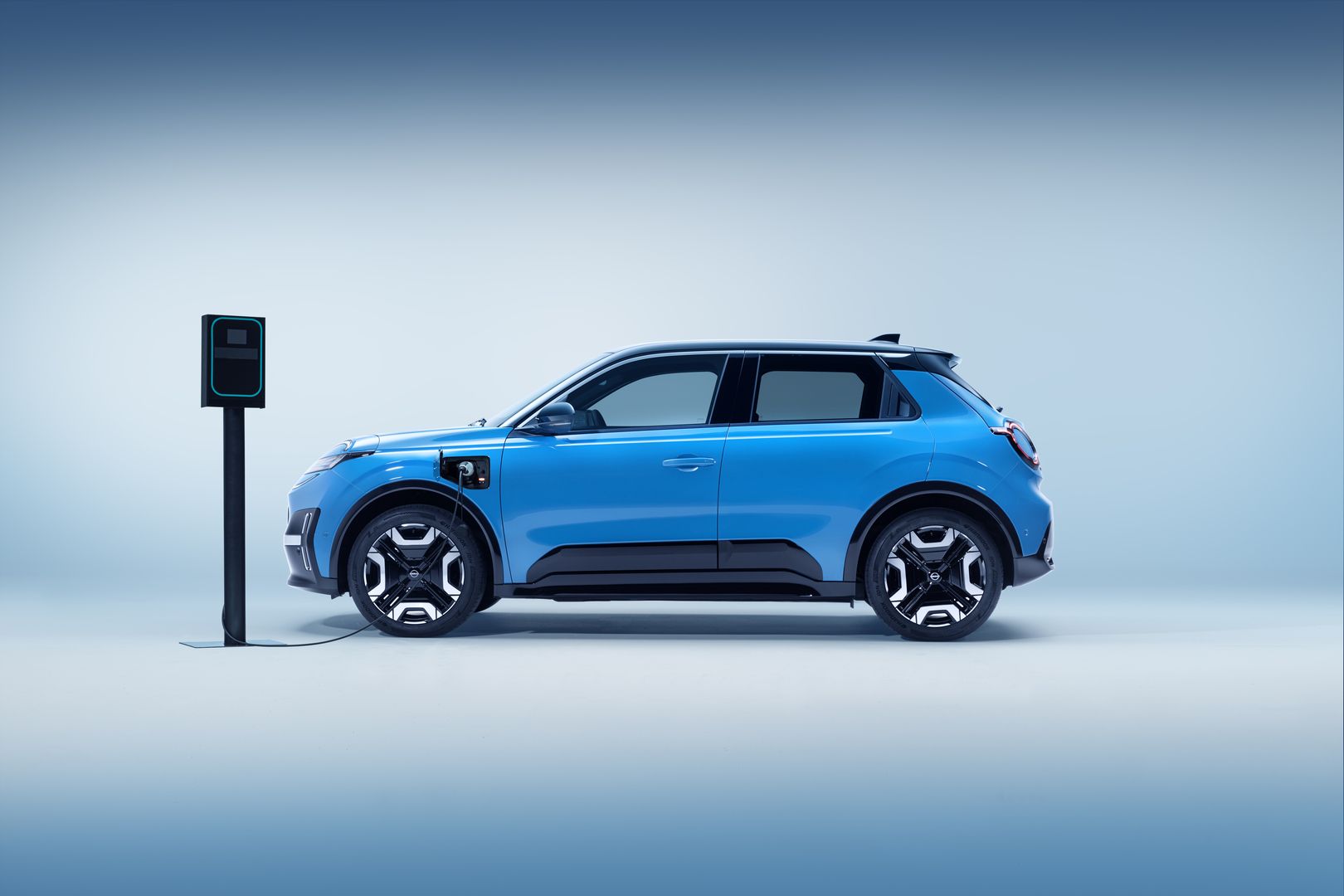 How to jump-start a car - 10 step guide | Driving