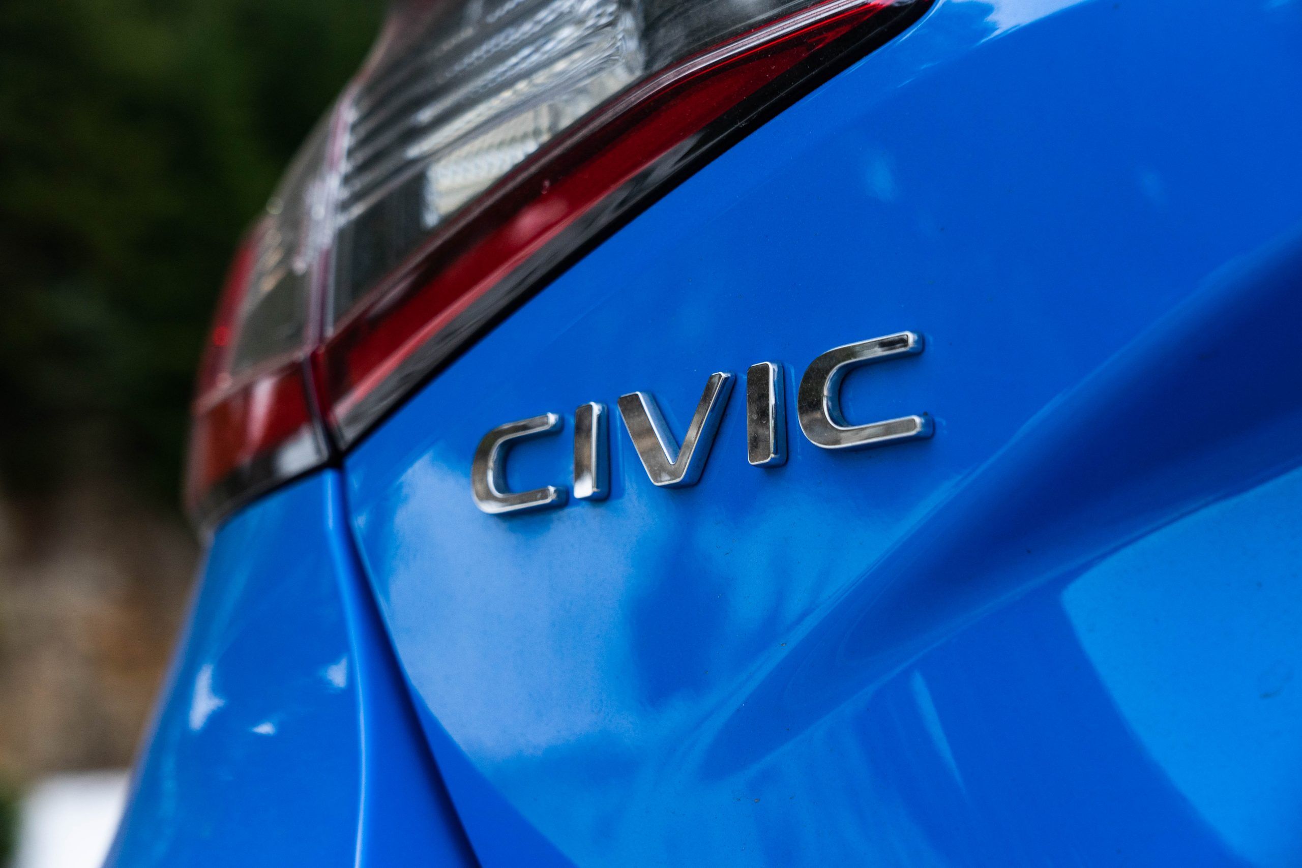 2025 Honda Civic Hatchback Hybrid Review - Reviews | Driving