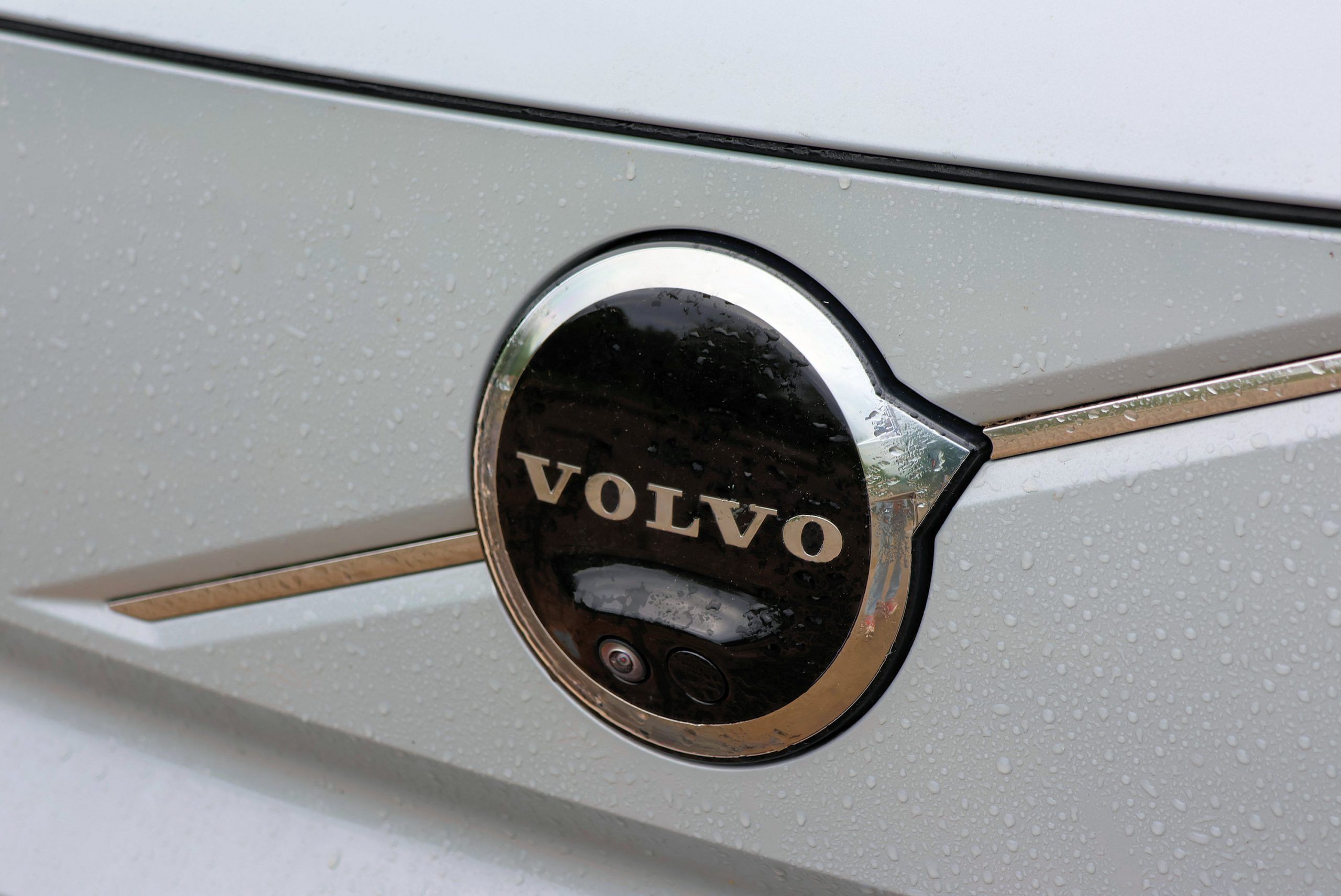 2025 Volvo EX90 EV Review - Reviews | Driving