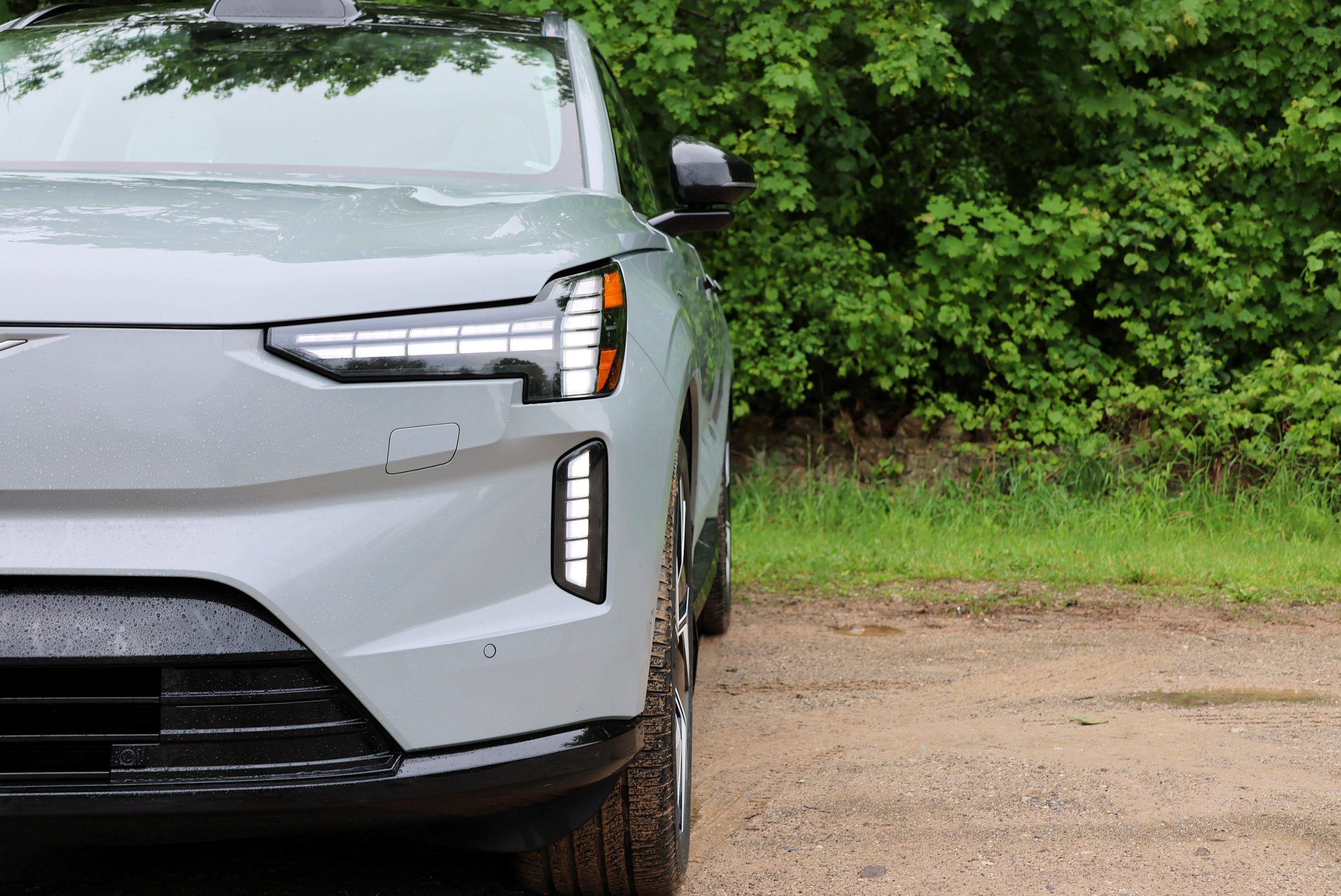 2025 Volvo EX90 EV Review - Reviews | Driving