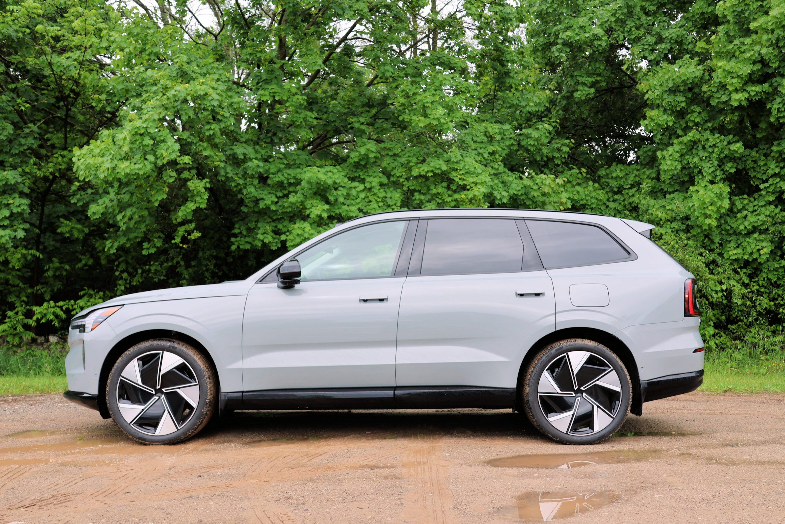 2025 Volvo EX90 EV Review - Reviews | Driving