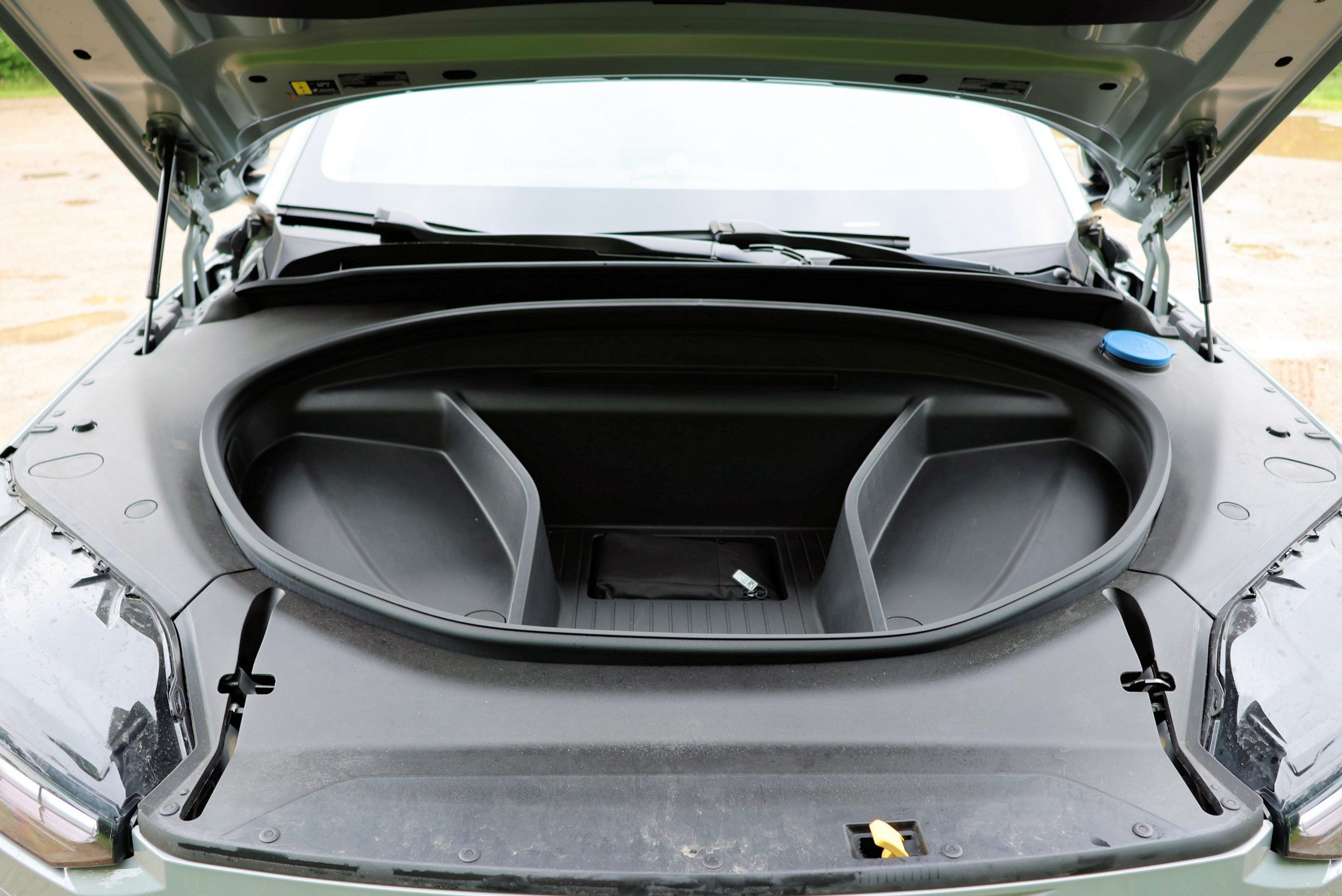 2025 Volvo EX90 EV Review - Reviews | Driving