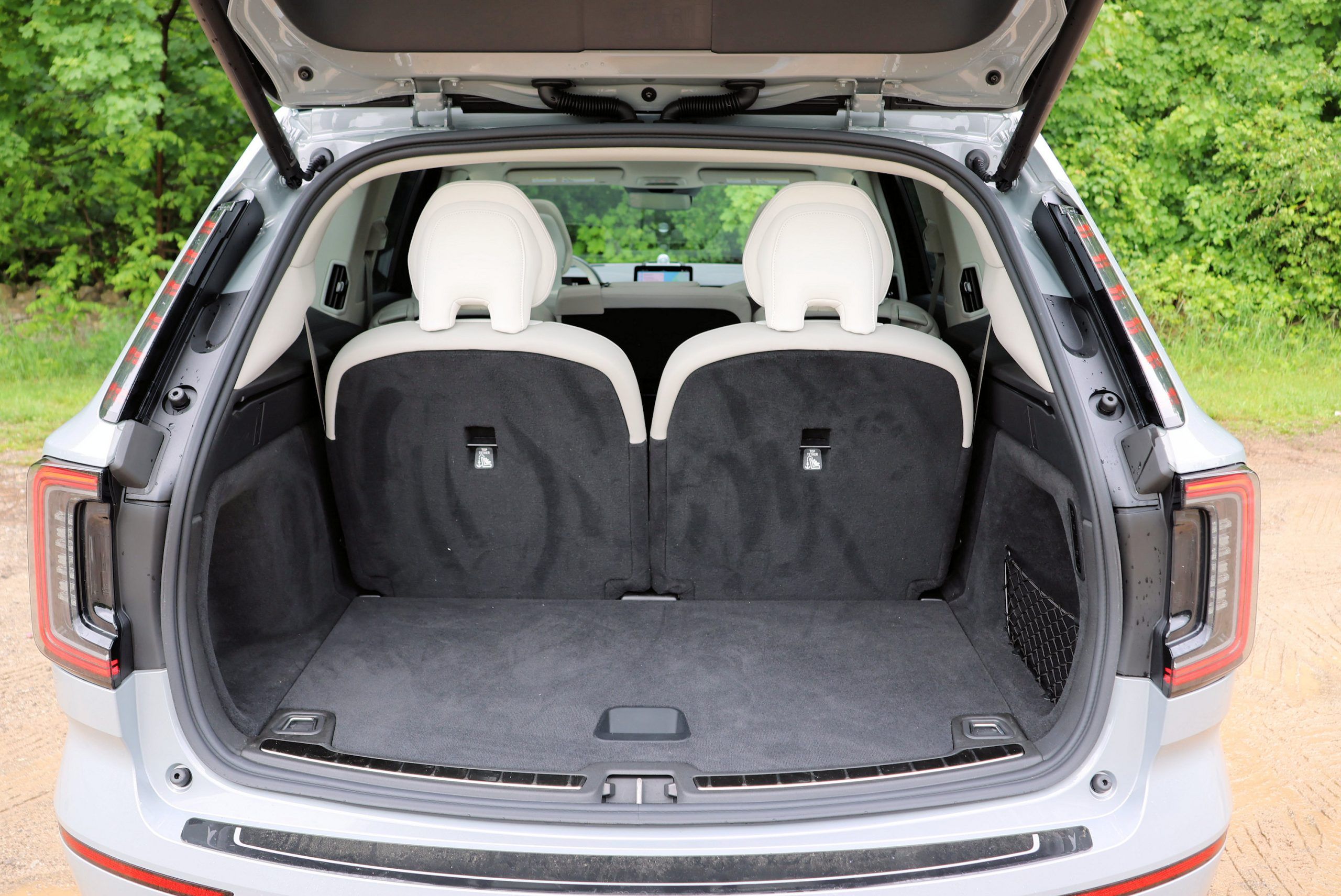 2025 Volvo EX90 EV Review - Reviews | Driving