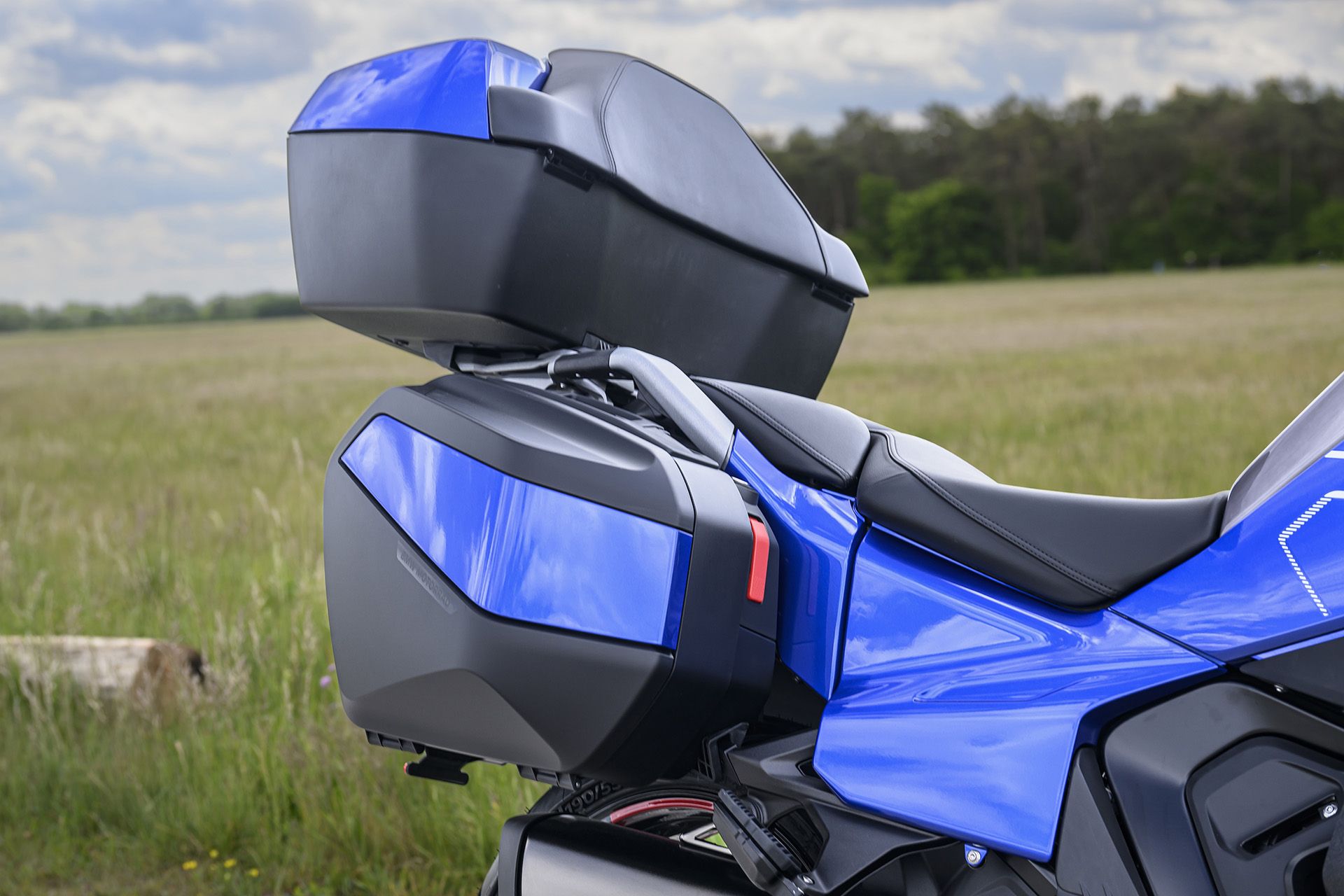 2026 BMW R1300 RT offers quiet calm at high speed - Reviews | Driving