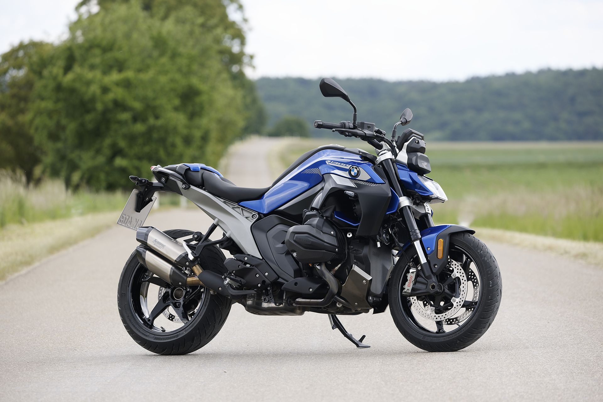 2026 BMW R1300 R Motorcycle Review - Reviews | Driving