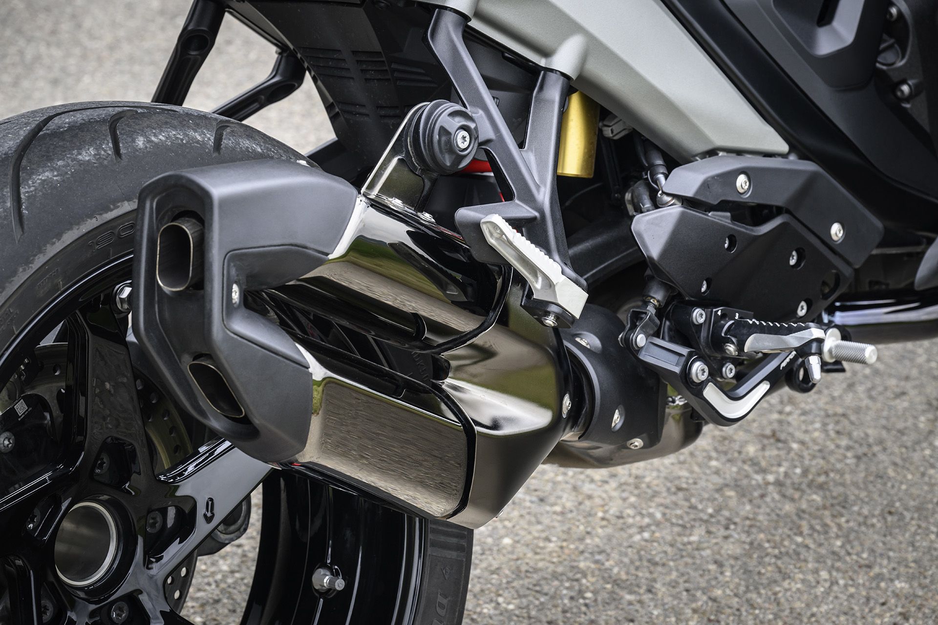 2026 BMW R1300 R Motorcycle Review - Reviews | Driving