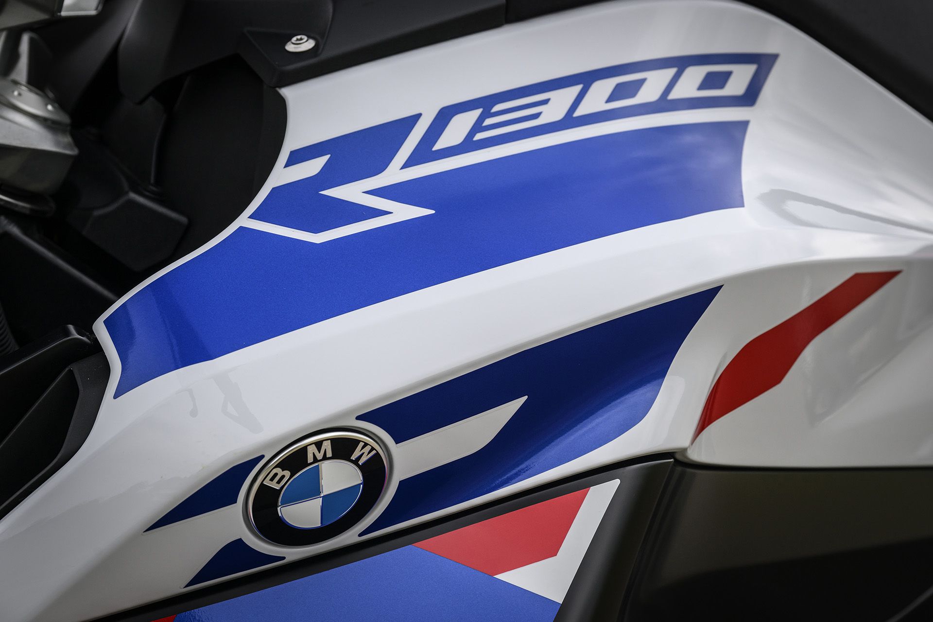 2026 BMW R1300 R Motorcycle Review - Reviews | Driving