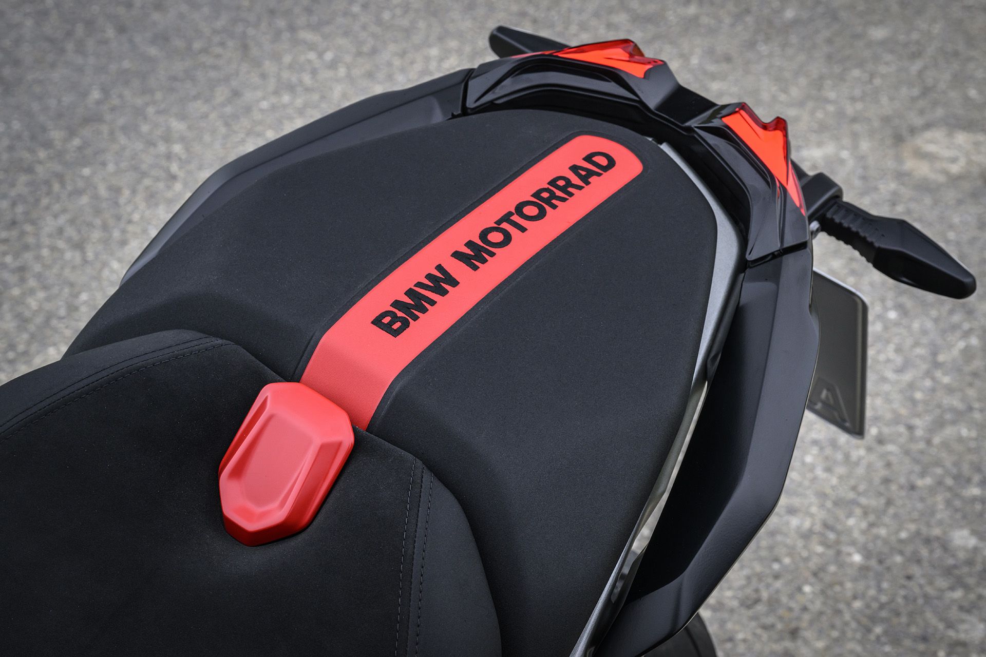 2026 BMW R1300 R Motorcycle Review - Reviews | Driving