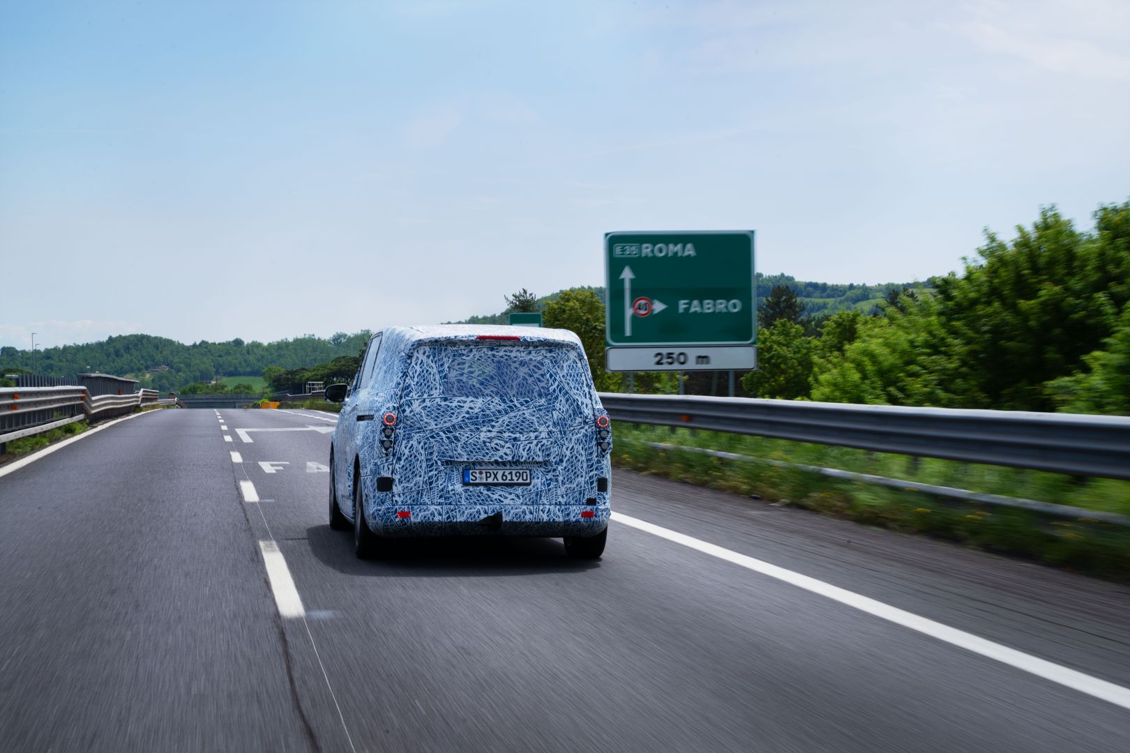 Mercedes-Benz's all-electric VLE luxury van coming to Canada | Driving