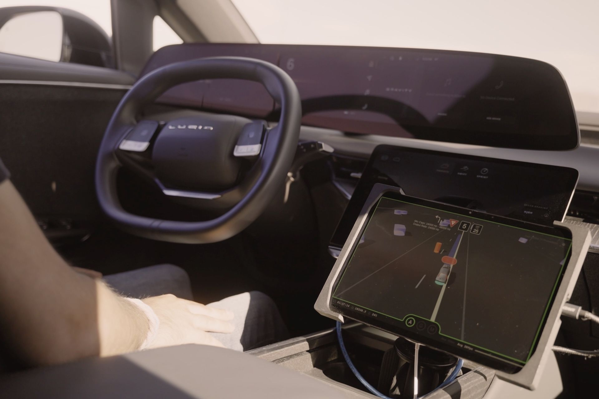 Uber invests US$300 million in Lucid, plans robotaxi fleet | Driving