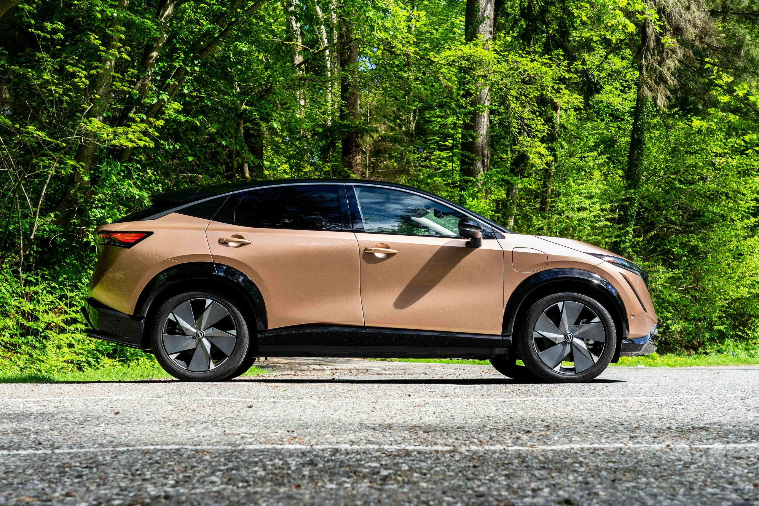 2025 Nissan Ariya EV Review - Reviews | Driving