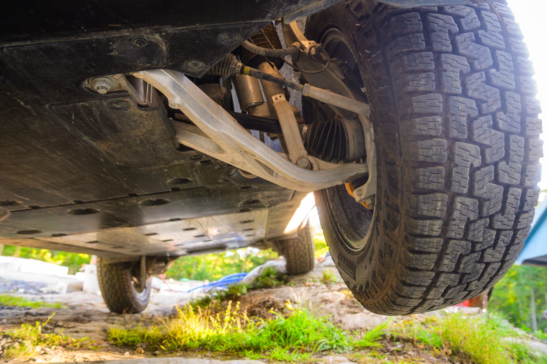 Off-Road Review: 2026 Rivian R1S greets with polite off-road ability ...