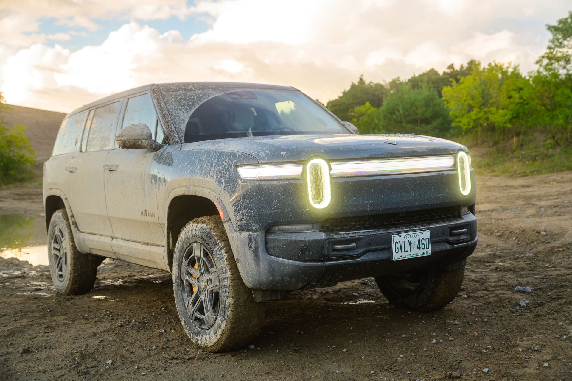 Off-Road Review: 2026 Rivian R1S greets with polite off-road ability ...