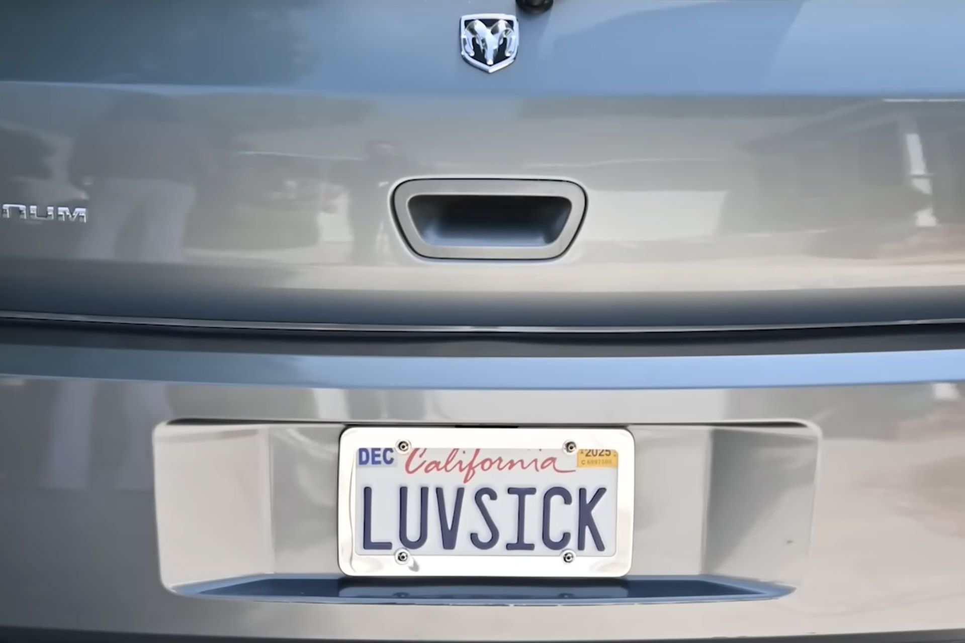 'LUVSICK' licence plate copied, leaving owner with numerous tickets | Driving