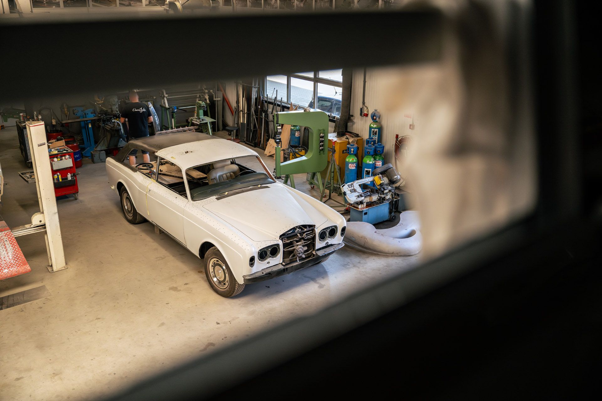 Classic Rolls-Royce transformed into bike-hauling shooting brake | Driving