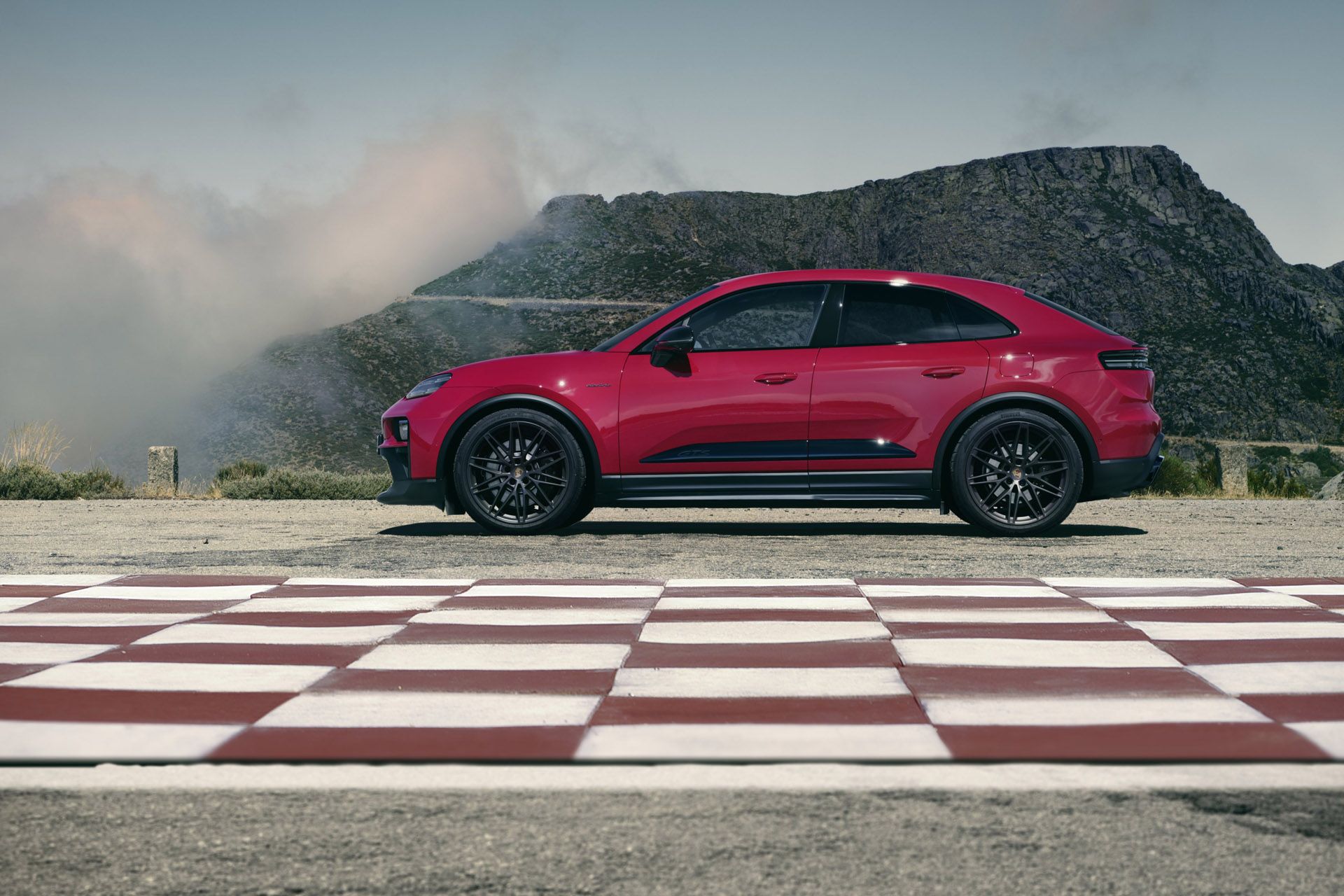 2026 Porsche Macan GTS is a 563-hp 250-km/h EV | Driving