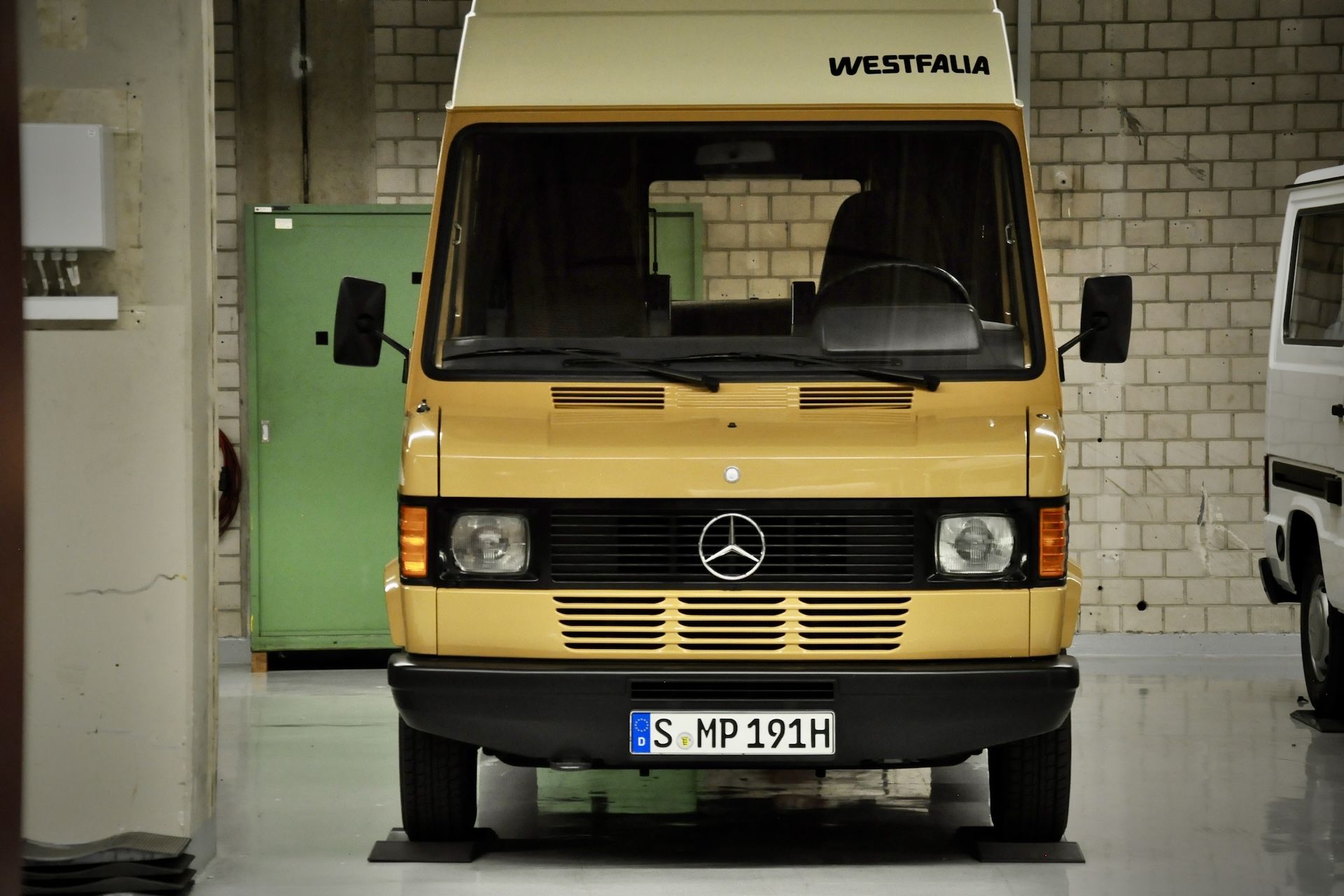 Mercedes-Benz launching all-new fourth-gen Sprinter in 2026 - Reviews ...