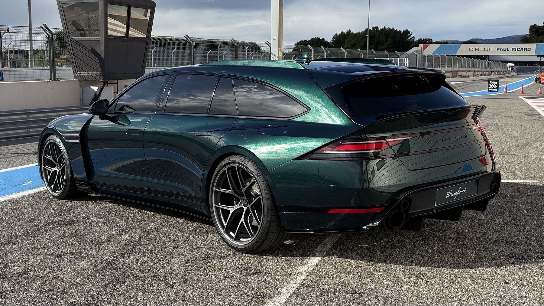 Genesis G90 Wingback Concept unveiled at Magma Event | Driving