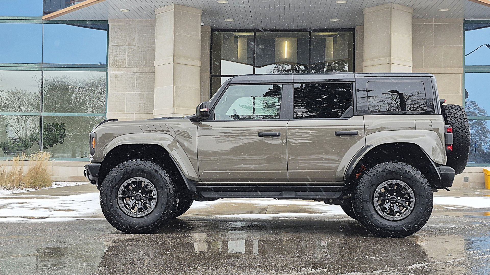 How to jump-start a car - 10 step guide | Driving