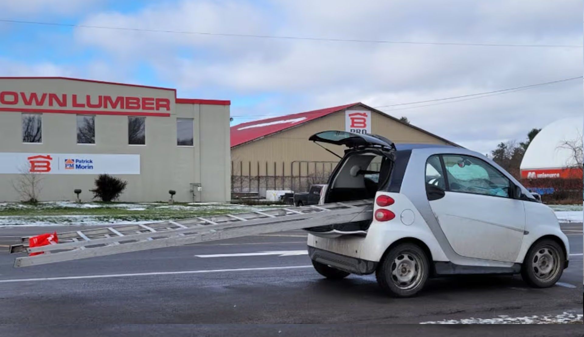 Ontario driver busted for ladder crammed into Smart car | Driving