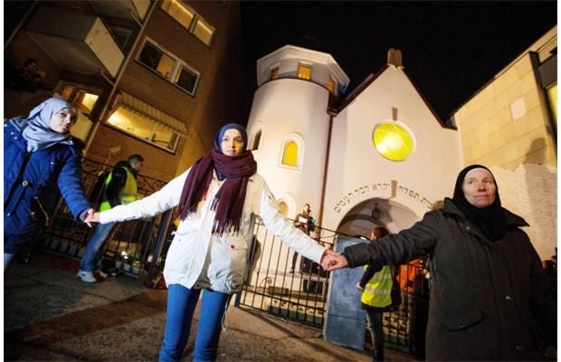 Offerings: Ahmadiyya Islam’s ‘jihad of the pen’ inspires peaceful ...