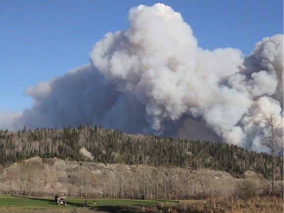 Wildfire continues to threaten Fort McMurray neighbourhood | Edmonton ...