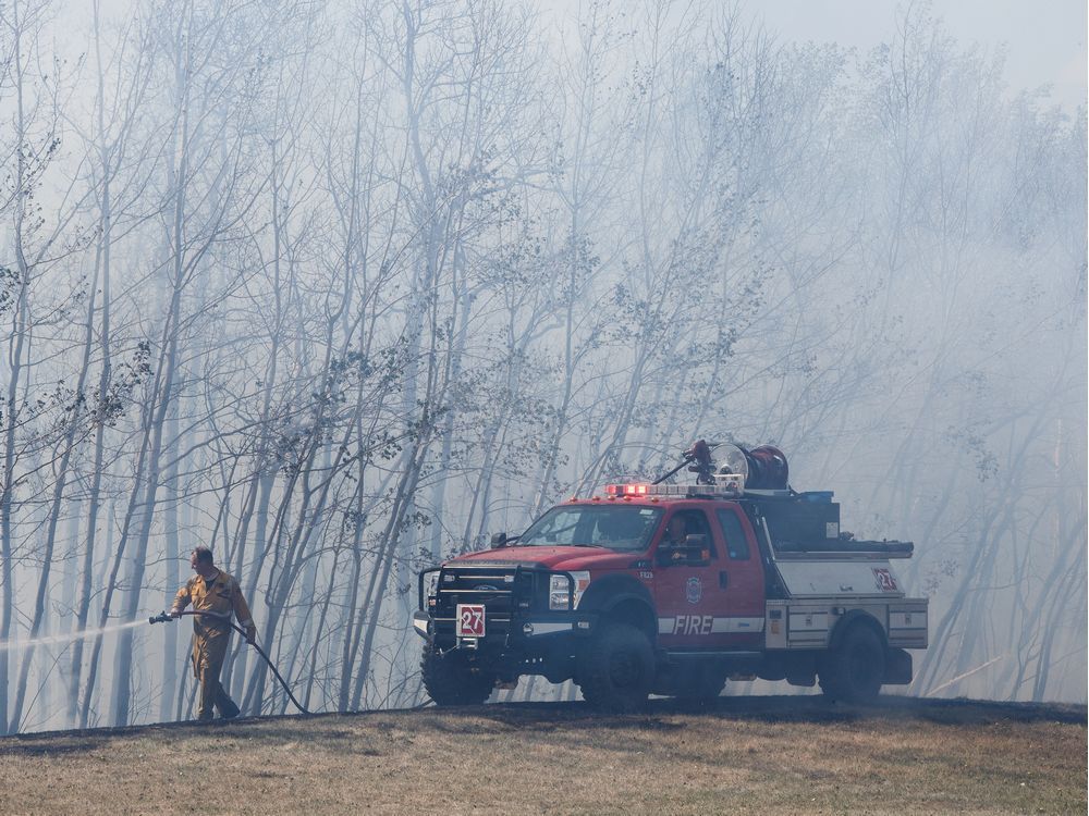 Wildfire forces evacuation south of Grande Prairie | Edmonton Journal