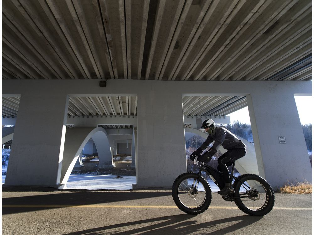 Photo Gallery: Edmontonians embrace the winter cold | Edmonton Journal