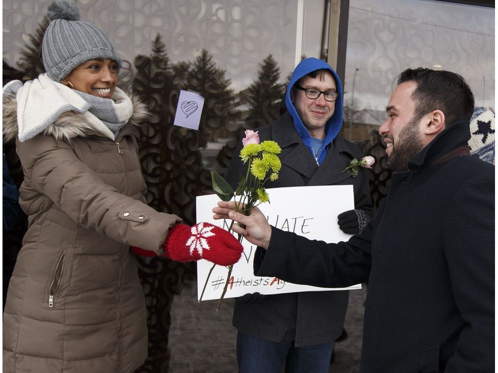Human chain surrounded Edmonton mosque in show of love and support ...