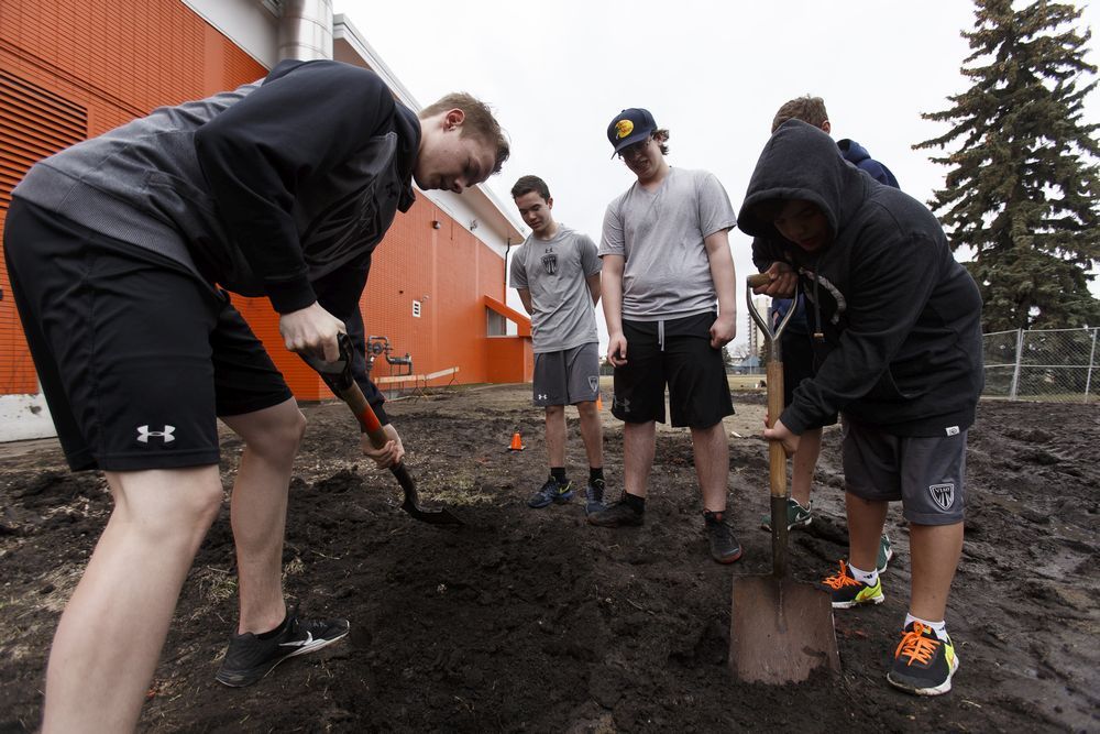 Lessons from Vimy Ridge shared at school 100 years later | Edmonton Journal