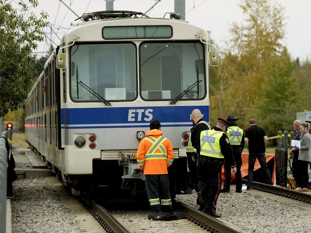 Pedestrian dead in south Edmonton LRT collision | Edmonton Journal