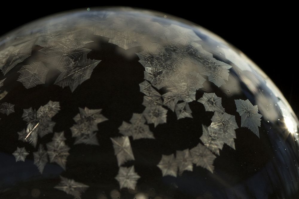 At -25 C, water bubbles turn into snowflakes | Edmonton Journal